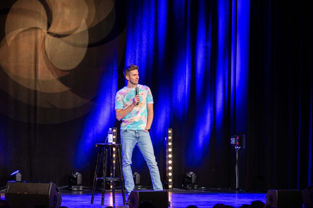 Mit Humor gegen Vorurteile - DISPLAY-Magazin