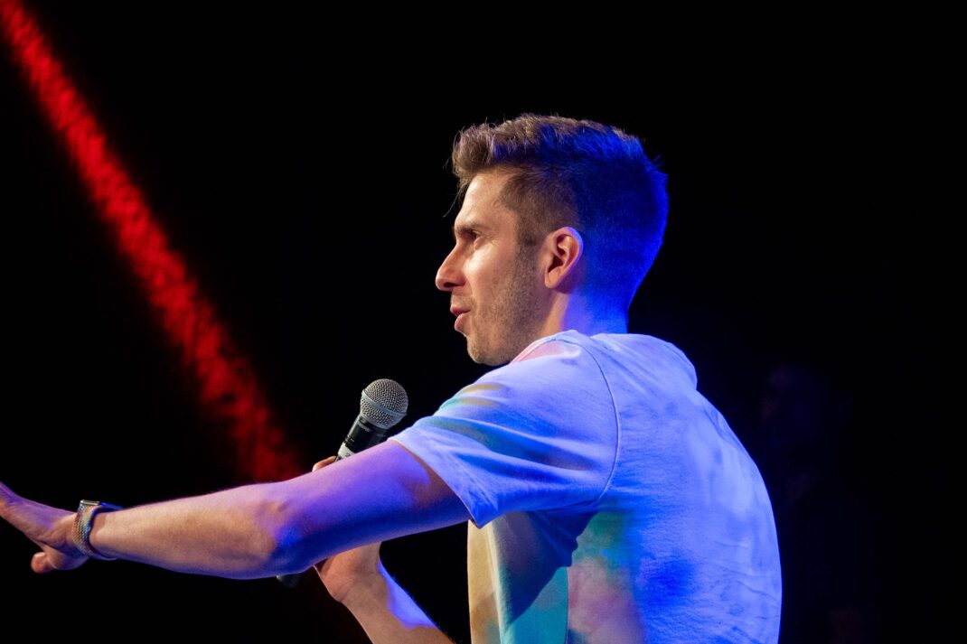 Mit Humor gegen Vorurteile - DISPLAY-Magazin